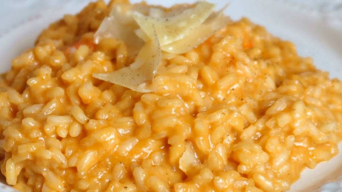 Risotto cremoso con pocos ingredientes, la receta fácil en 20 minutos