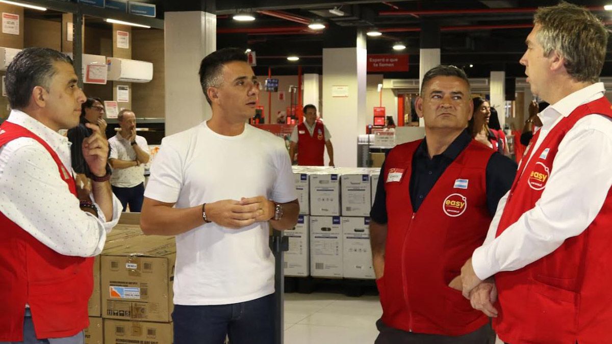 Calvente celebró la apertura de un comercio en el Shopping por los ...