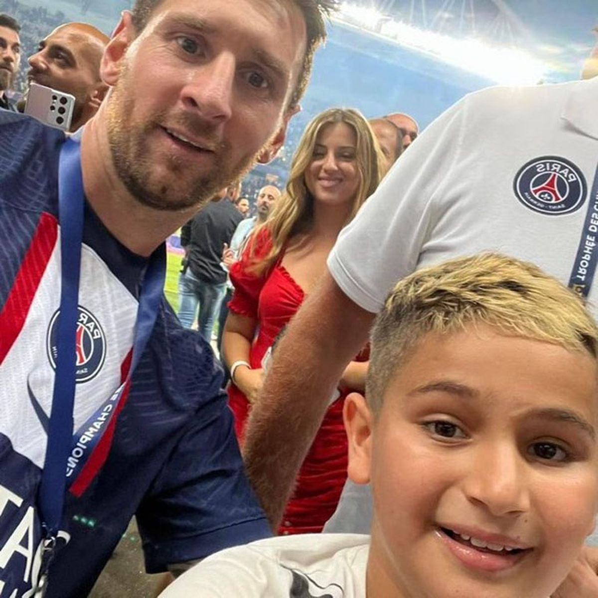 Messi Tuvo Un Enorme Gesto Con Un Niño Que Fue Retenido Por Personal