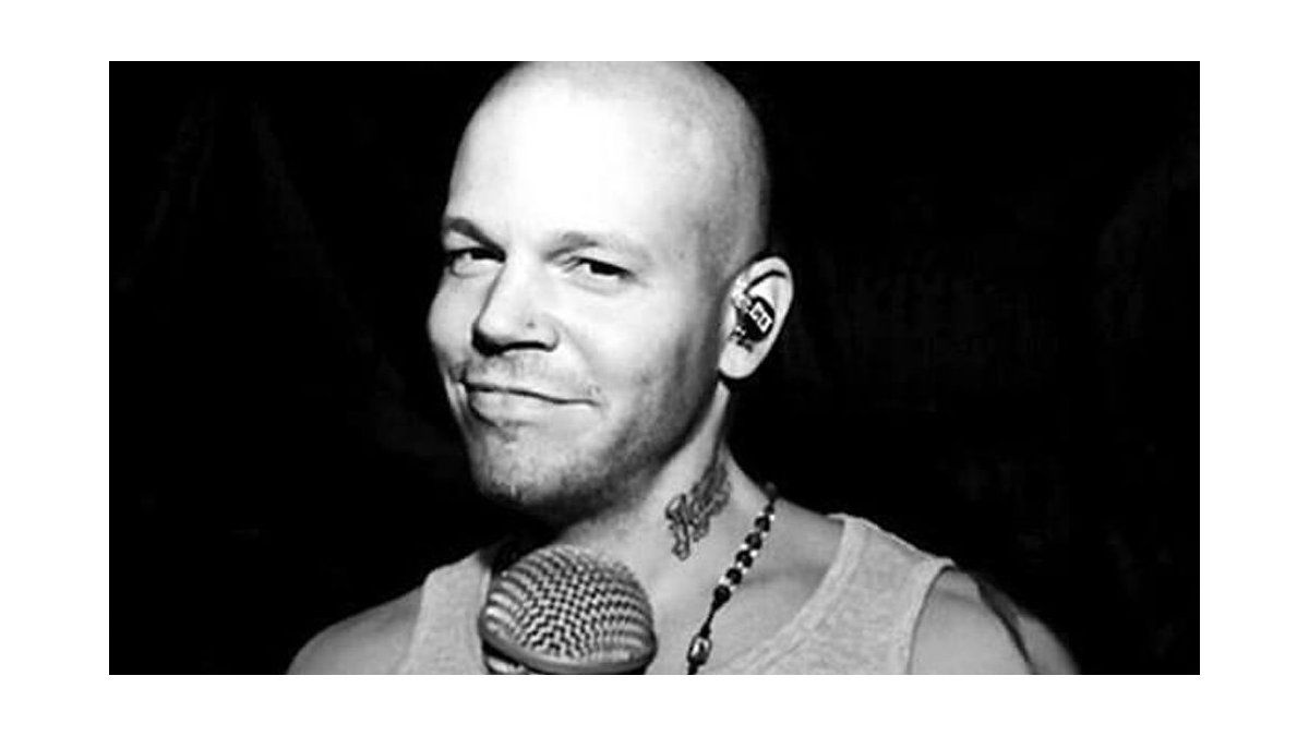 René promociona el sencillo de su primer disco solista