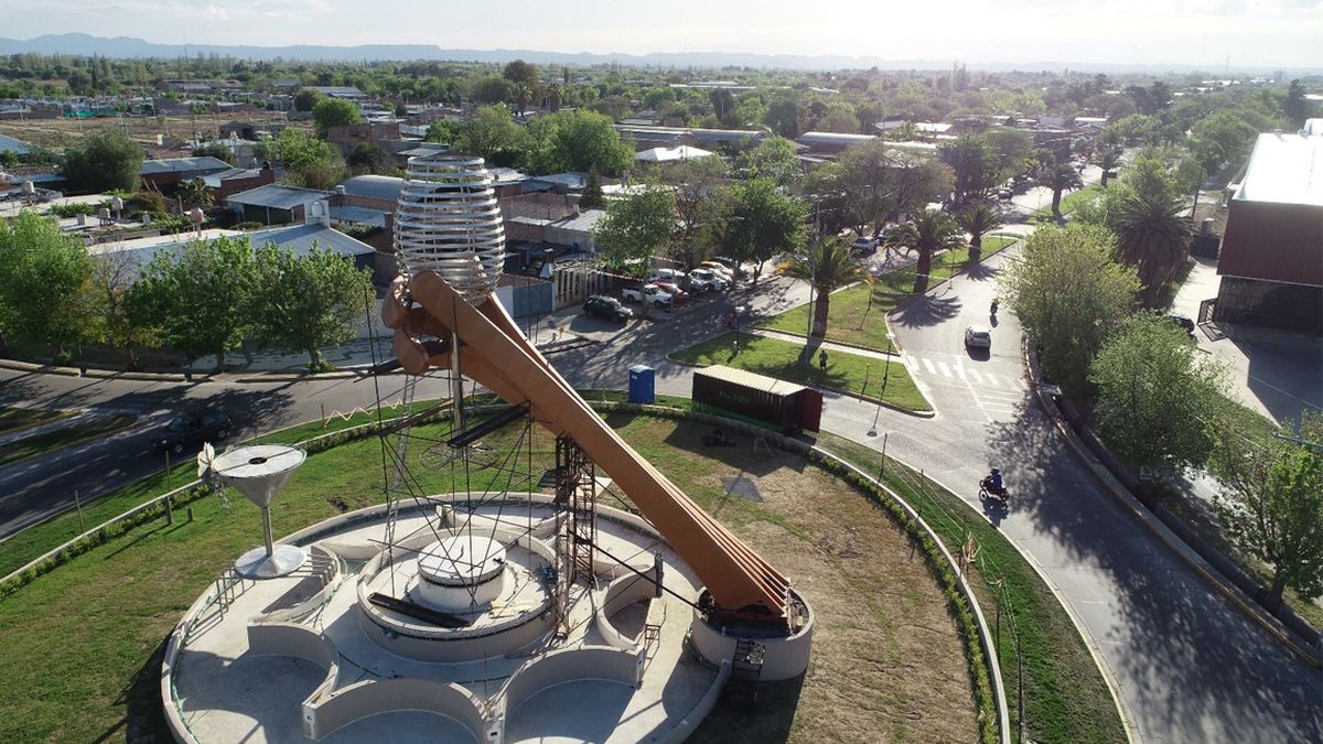 San Rafael construye el monumento al vino más imponente de la provincia