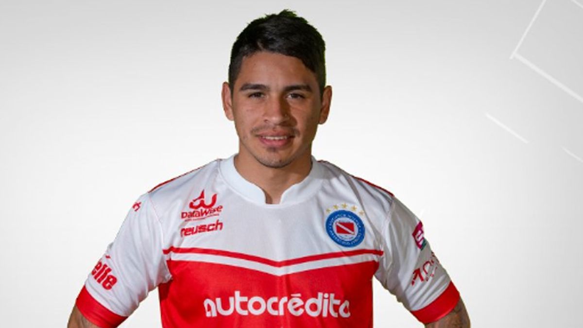 Facundo Barboza, otra cara nueva para el Tomba