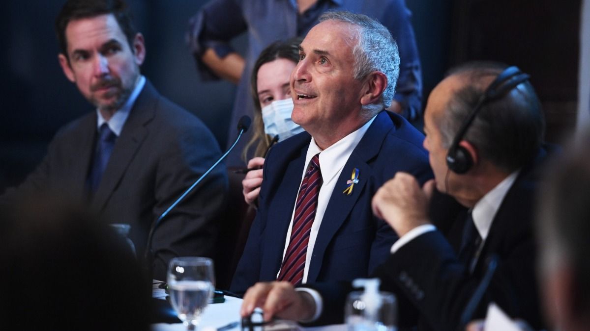 Mariana Juri dialogó con el embajador de EE.UU., Marc Stanley, quien ...