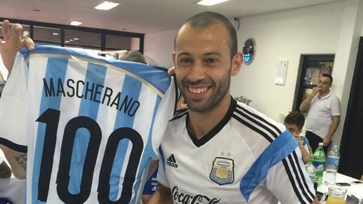 El Jefecito fue reconocido por sus 100 partidos con la Selección