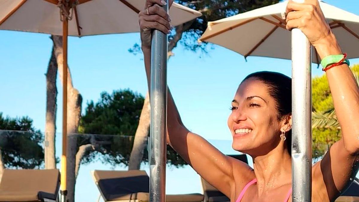 Silvina Escudero volvió con todo a Divas Play: de punta en blanco y en culotte