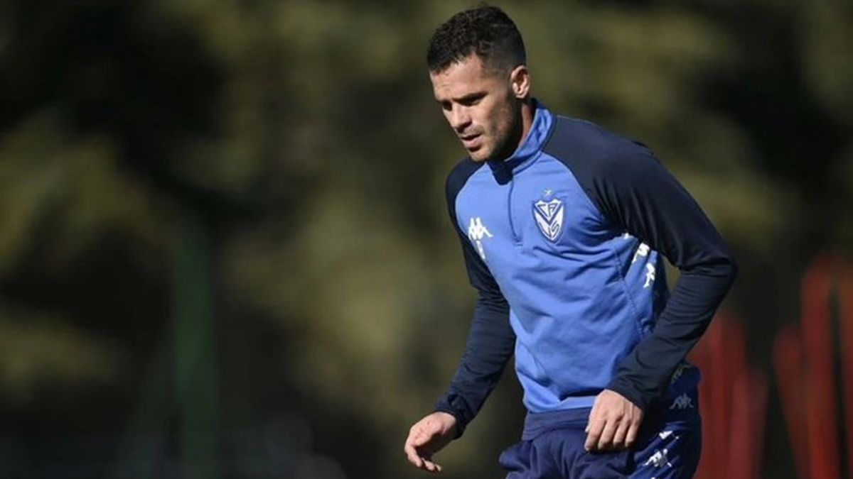 Ocho meses después de su grave lesión, Gago fue concentrado en Vélez