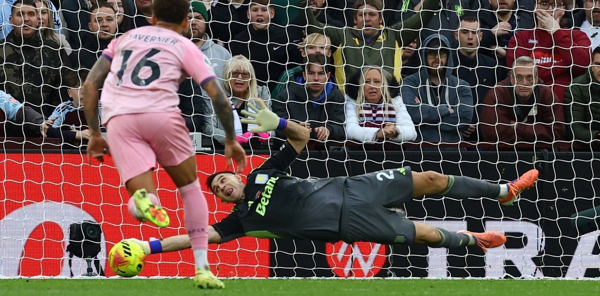 Dibu Martínez atajó un penal y Buendía convirtió un golazo en la ...