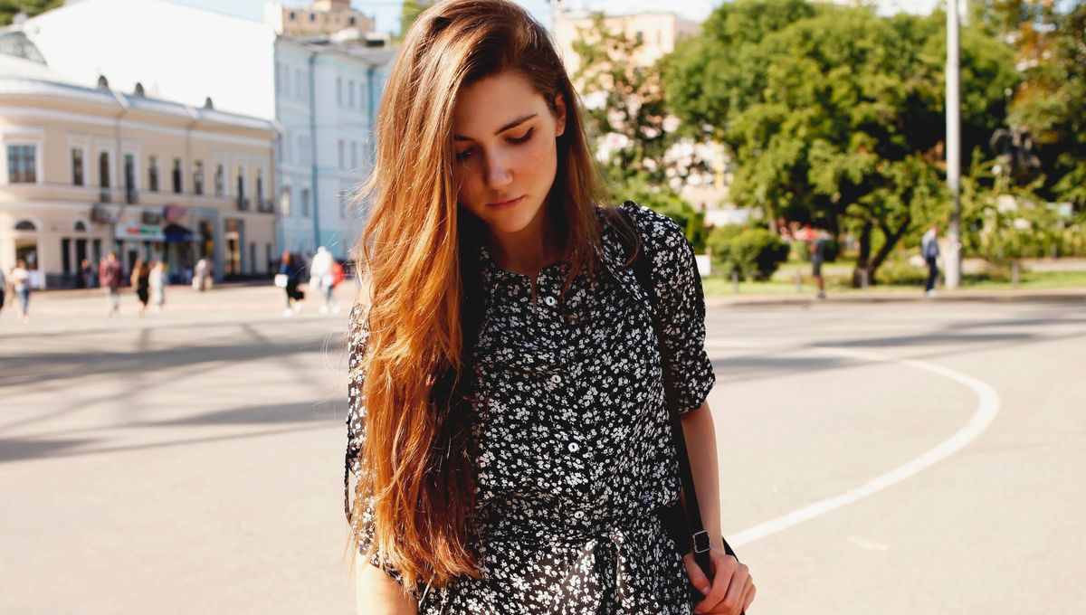 Qué significa si una persona agacha la cabeza para saludarme y qué ...