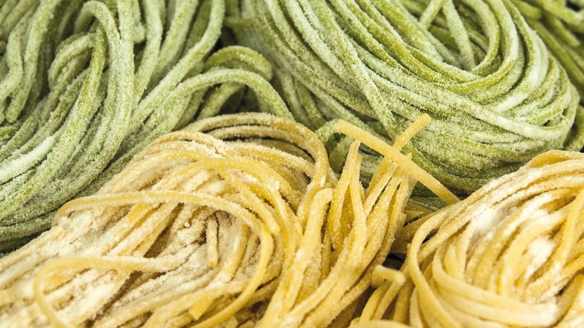 Fideos caseros de colores, la receta cremosa en 3 minutos