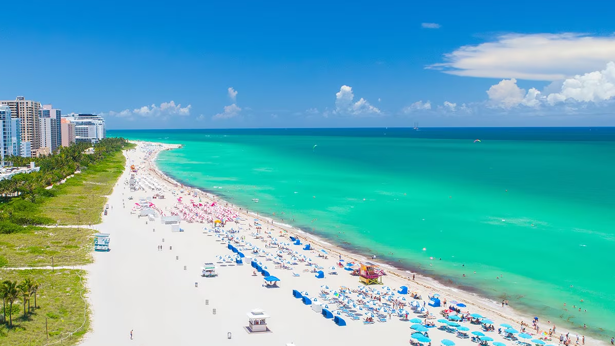 La playa de Florida conocida por su vida nocturna y restaurantes de lujo