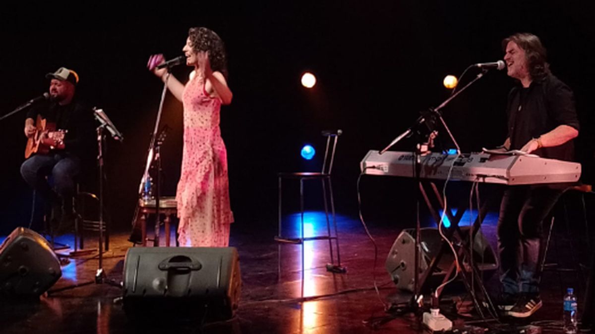 Mara Barros llenó el Independencia con su voz y enorme carisma