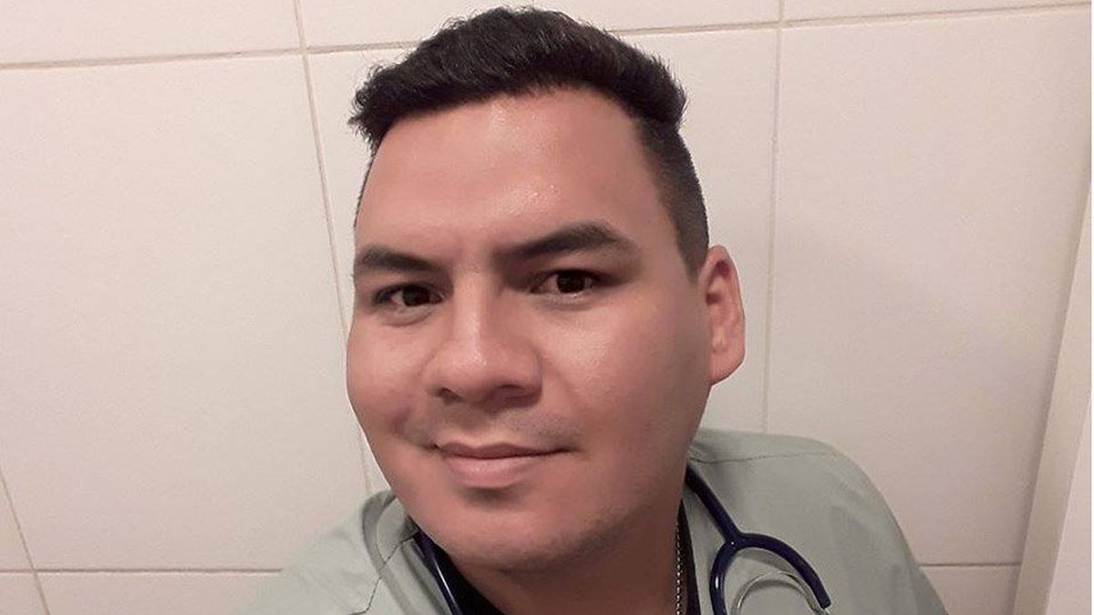 Enfermero se contagió trabajando, estuvo muy grave y se salvó con plasma