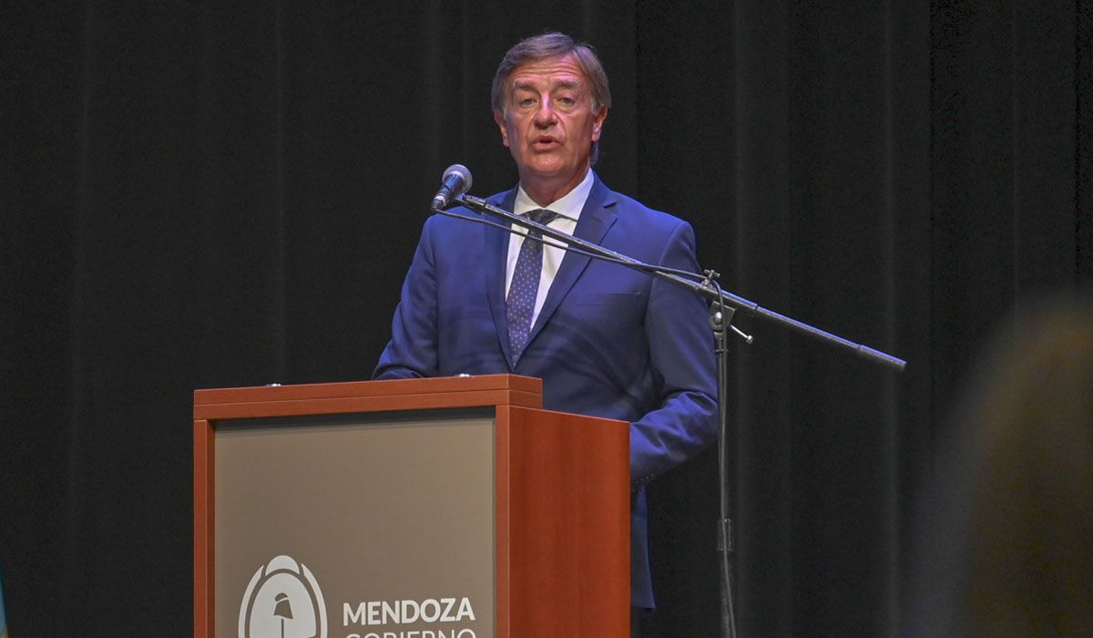 Rodolfo Suarez regresó a Mendoza tras su chequeo de rutina en Buenos Aires