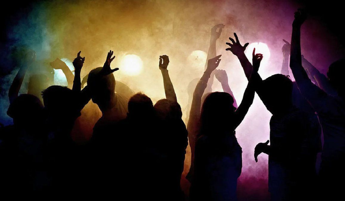 Autorizan fiestas de hasta 200 personas al aire libre