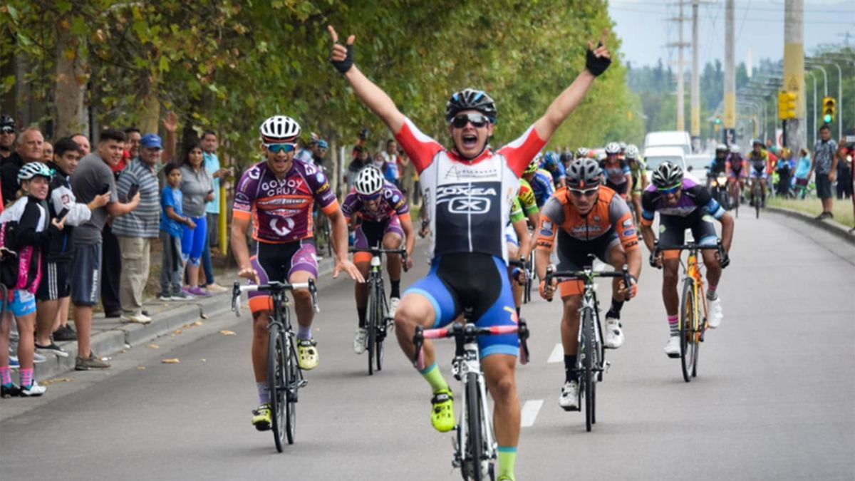 José Kato Zapata se quedó con la victoria en el Corredor del Oeste