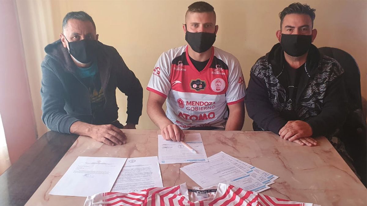 Leandro Lencinas selló su vínculo con Huracán Las Heras