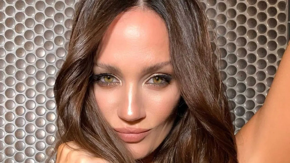 Aleopardada y ultra ceñida, Paula Chaves se muestra con la bikini más audaz