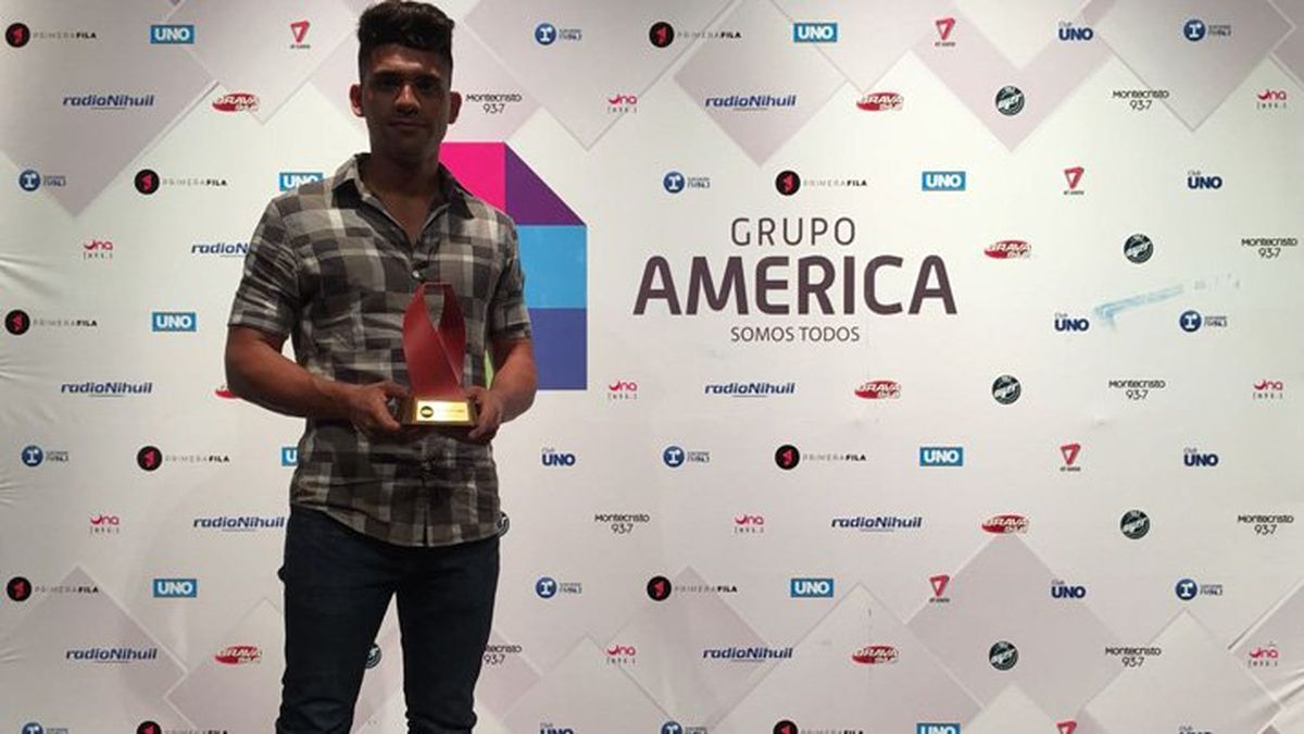 Lucas Molina y una enorme distinción en los Premios UNO