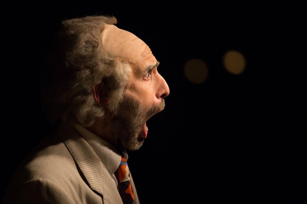 Daniel Encinas sigue con su humor contable