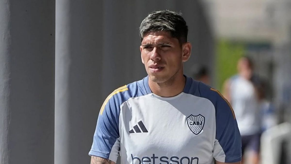 Boca tomó una tajante decisión con Carlos Palacios tras sumarse tarde a los entrenamientos