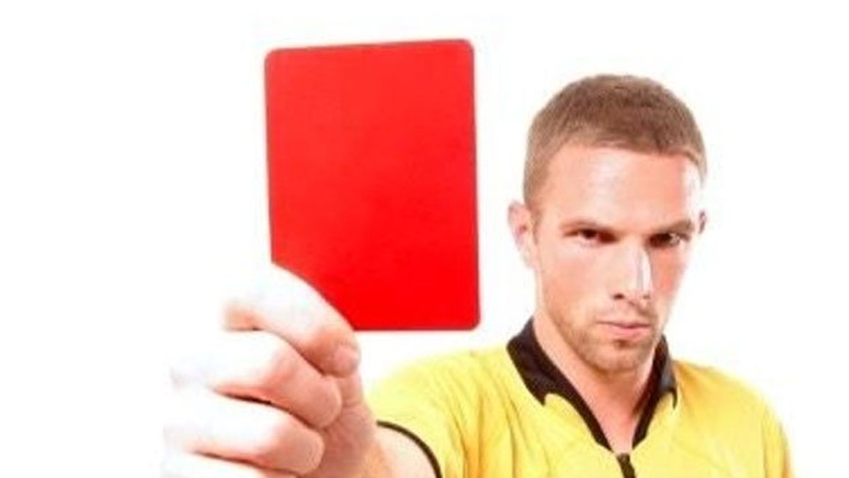 Le sacaron tarjeta roja