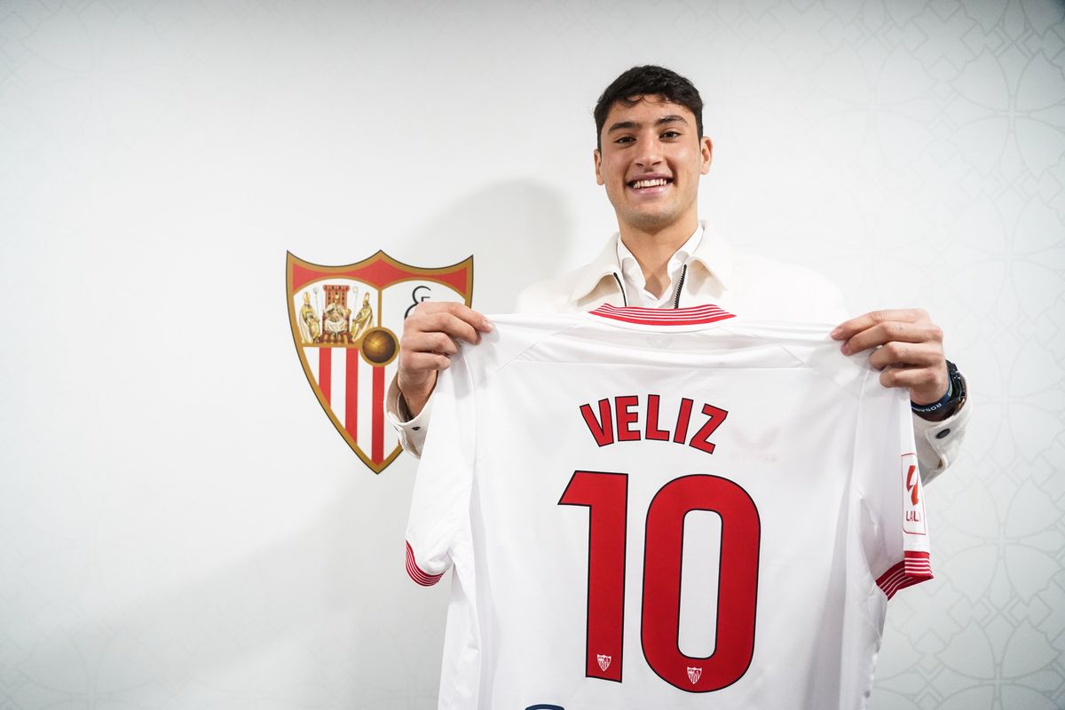 Por cuánto es el contrato de Alejo Véliz en el Sevilla de España