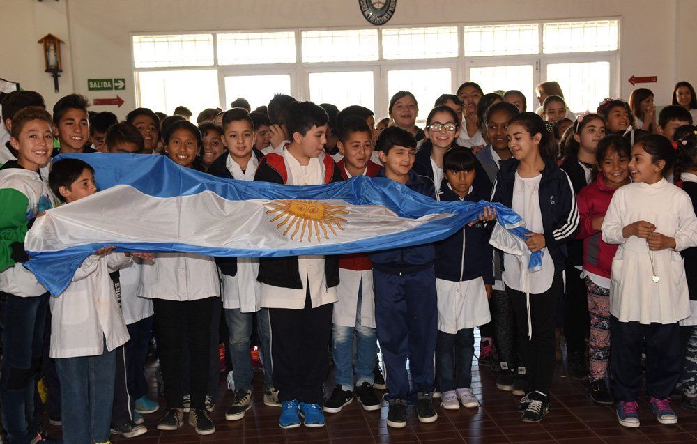 Con Buen Día Argentina, las escuelas tienen sus banderas
