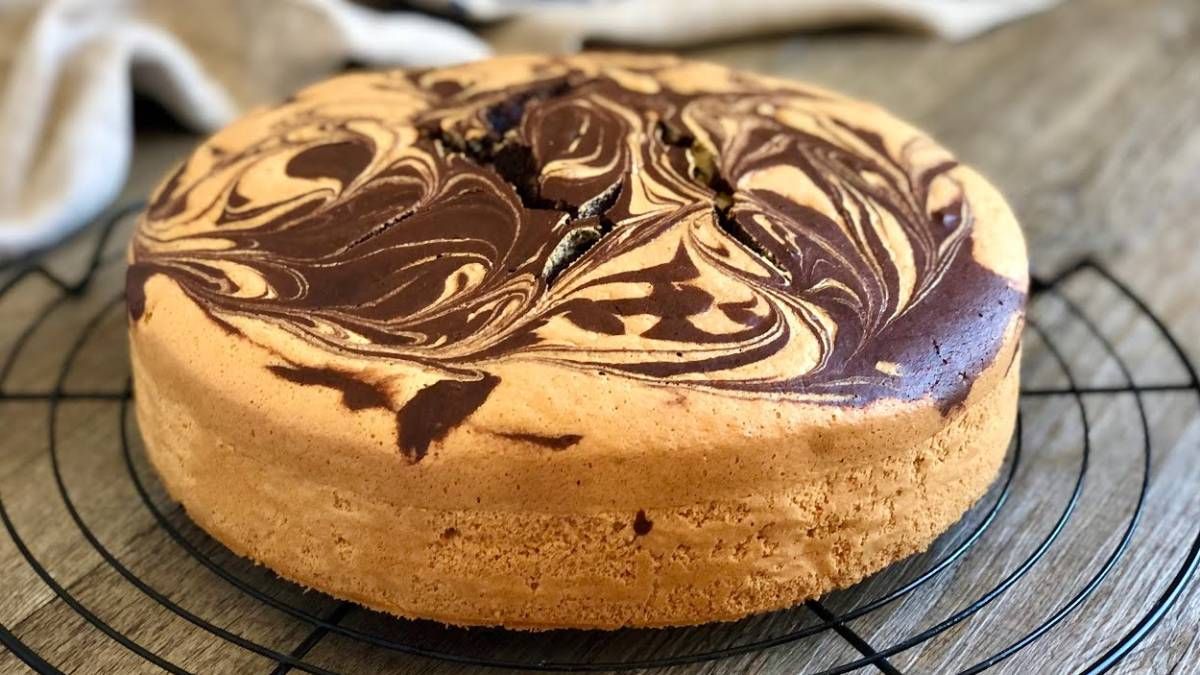 Bizcochuelo marmolado, la receta más barata y esponjosa para la mediatarde