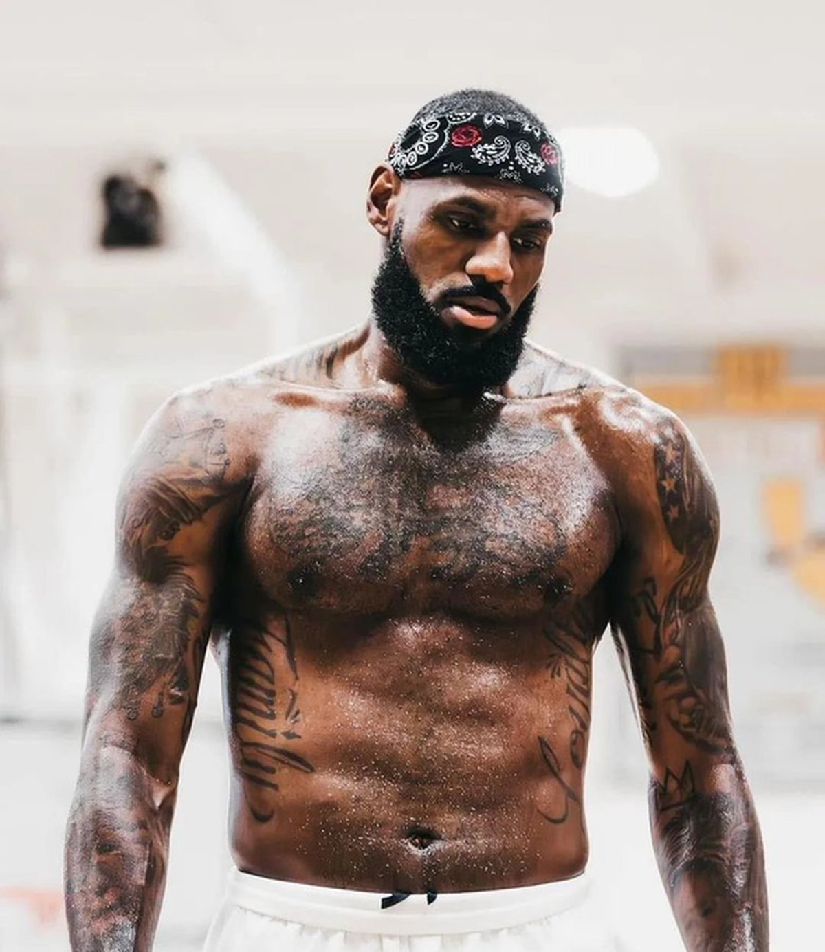 El riguroso entrenamiento de LeBron para que no se noten los 40: trucos ...