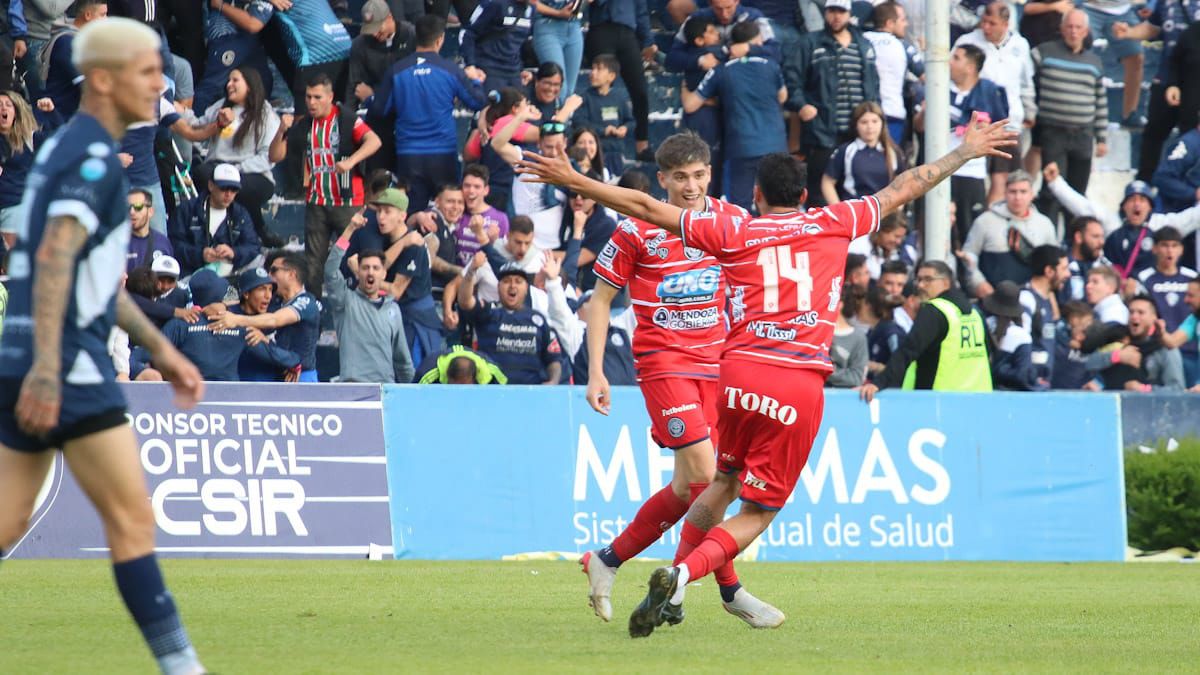 Lucas Ambrogio, figura y goleador de Independiente Rivadavia