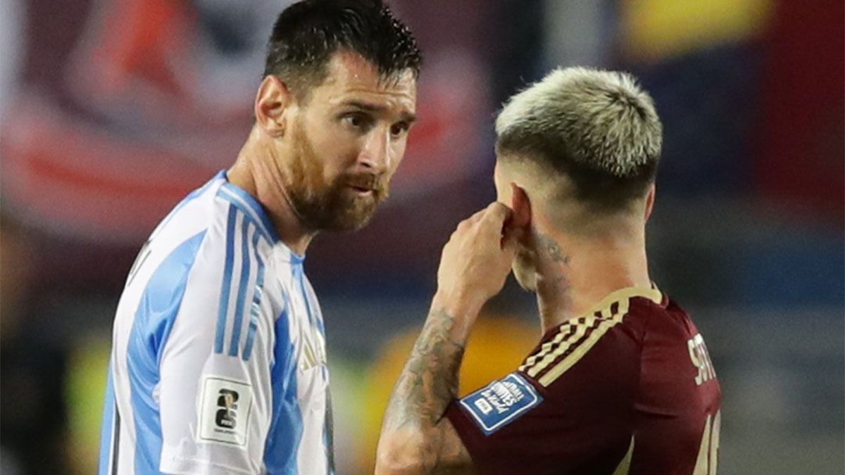 Lionel Messi y Yeferson Soteldo tuvieron un duro cruce en el empate de ...