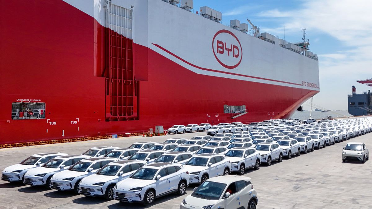 China lanza al mar el barco de transporte de autos más grande de la ...