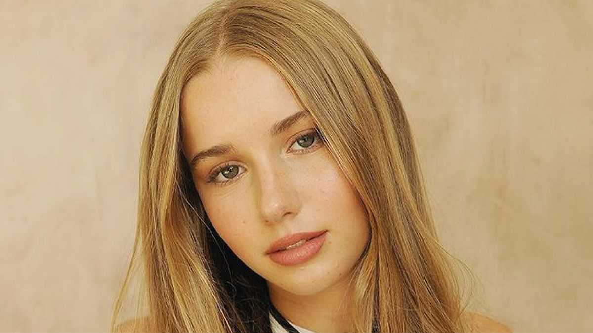 Taína Gravier paraliza el Bafweek con su look ultra shiny tendencia