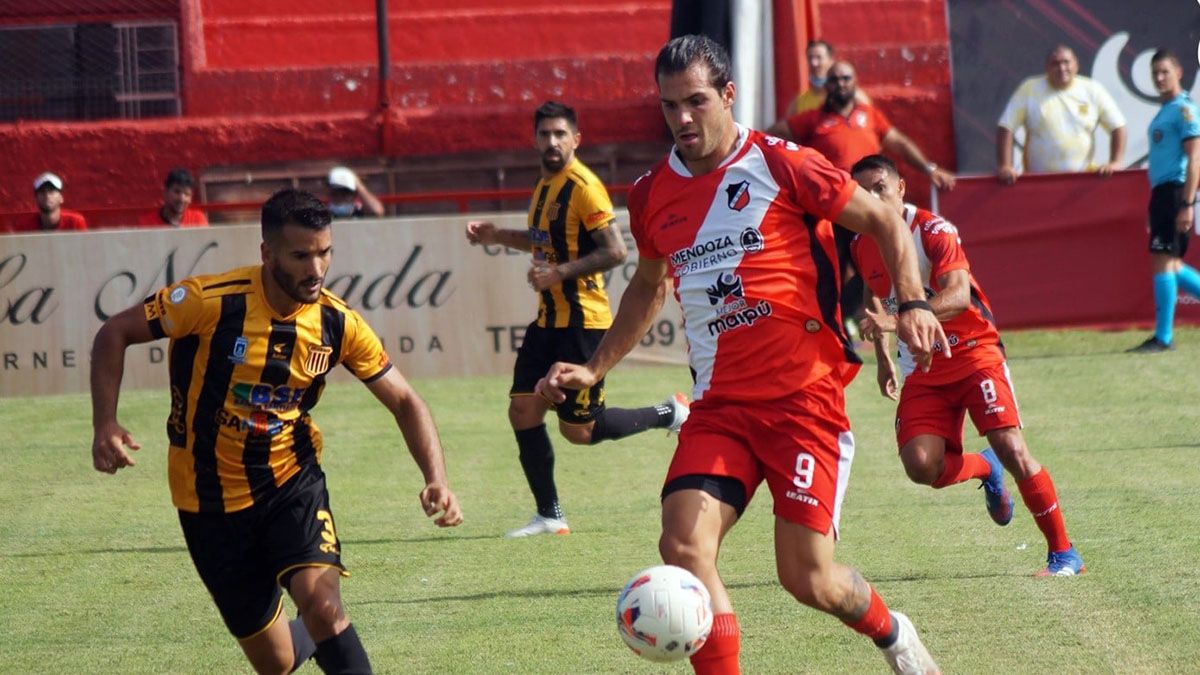 Facundo Castelli y su racha goleadora en el Deportivo Maipú