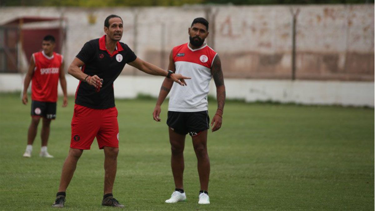 Maximiliano Herrera disfruta su retorno a Huracán Las Heras