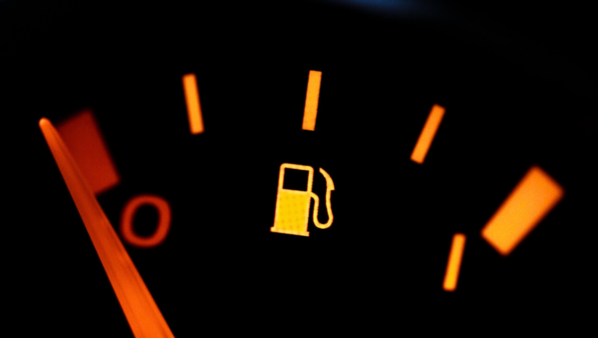 Cuál es el color de vehículo que gasta más combustible, según los expertos