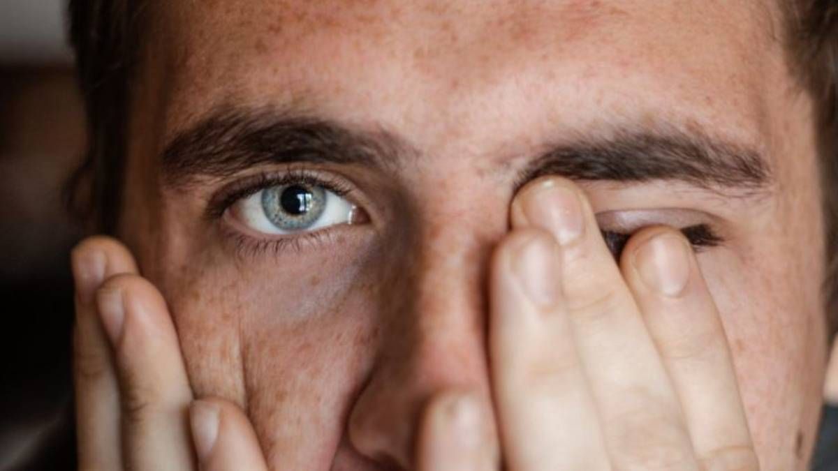 Mantén la calma al saber qué significa que me titile el ojo