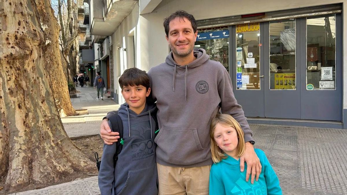 Una familia mendocina en el Monumental para despedir a Lionel Messi: Es un ejemplo y un orgullo