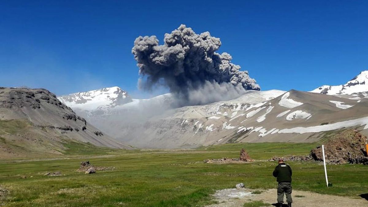Alerta amarilla por una nueva erupción del volcán Peteroa en Malargüe
