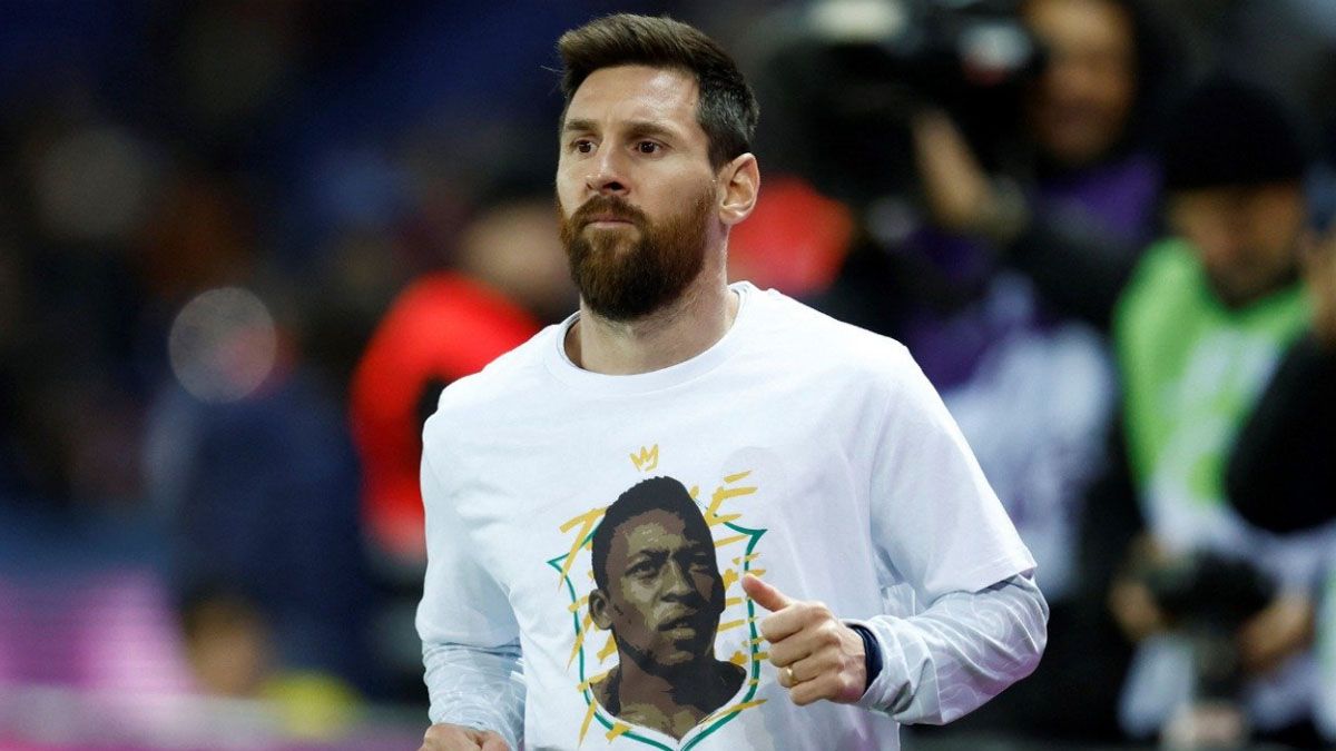 Messi homenajeó a O Rei Pelé en el Parque de los Príncipes