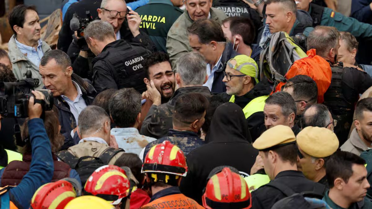 Valencia: recibieron con insultos y le lanzaron barro al rey de España ...
