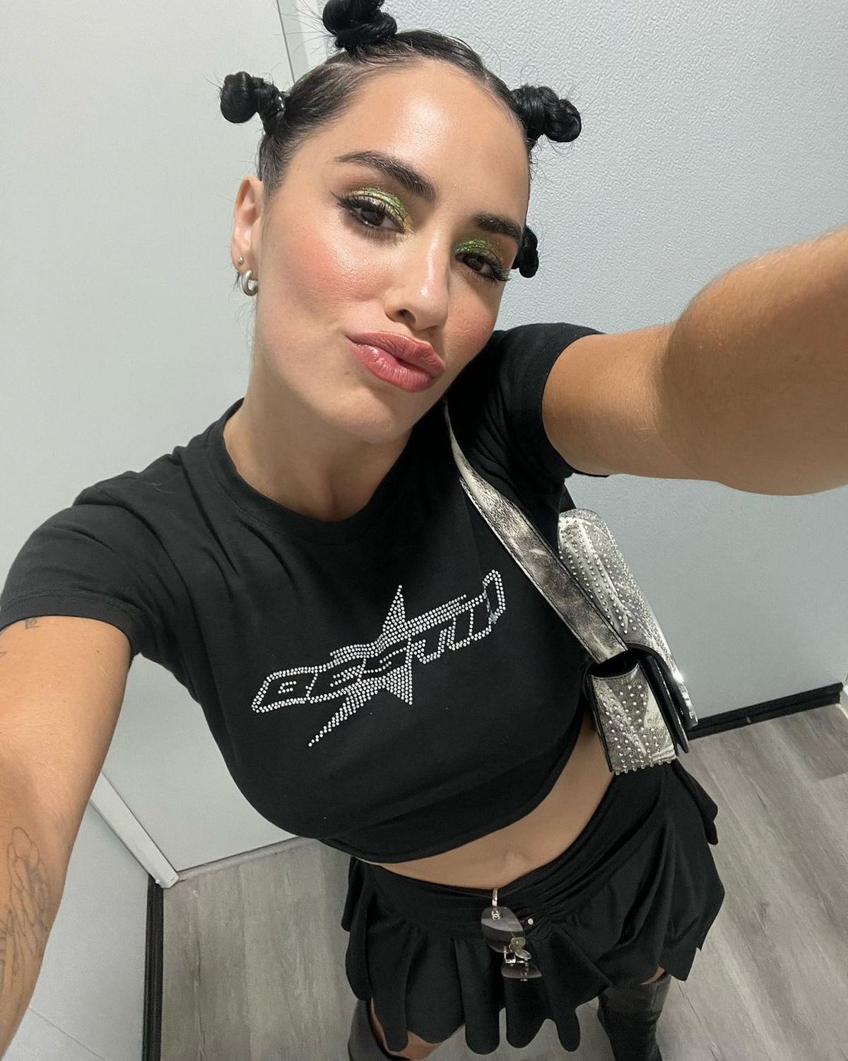 Lali Espósito aniquila la ultra mini de fiesta en España y arrasa con ...