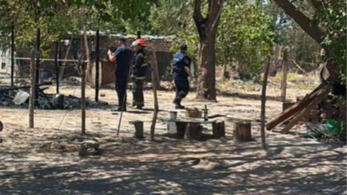 Un incendio dejó 2 muertos y pérdidas totales en una casa en El Algarrobal