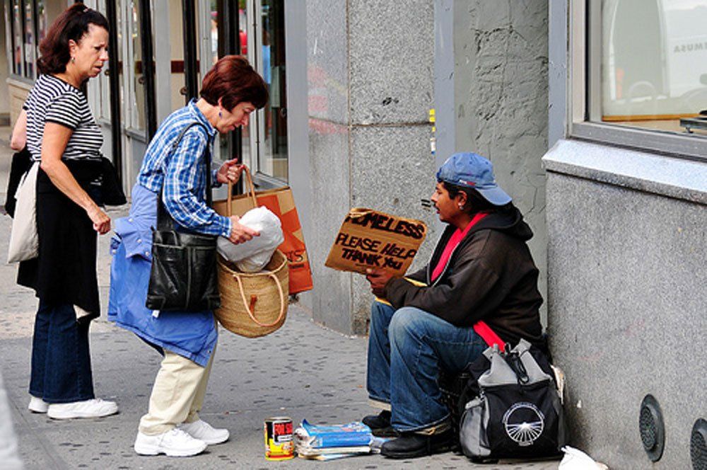 Las más mujeres son más generosas que los hombres