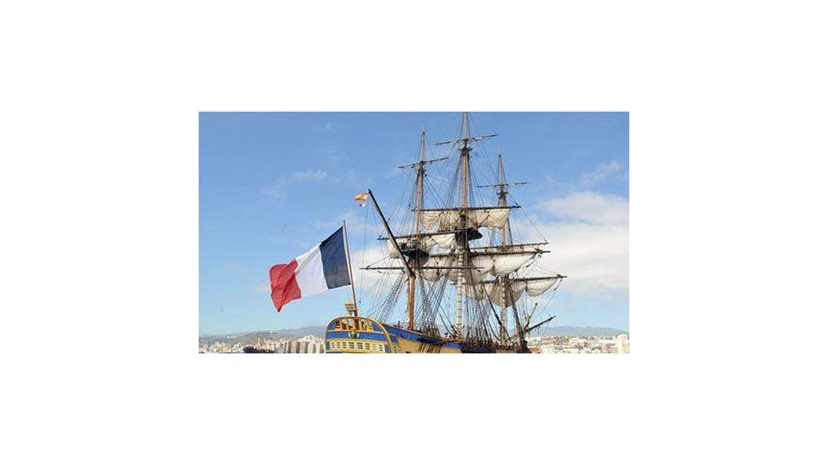 Retorna a Francia la réplica de un barco histórico