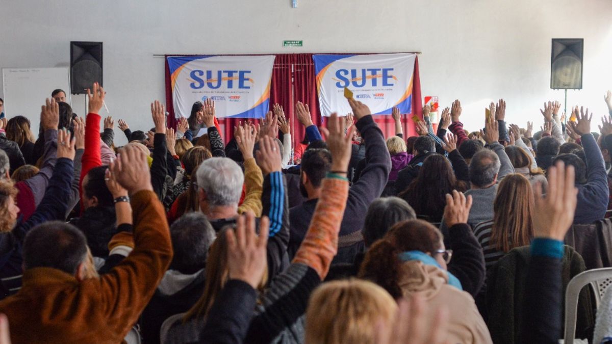 El SUTE bajó a las bases una nueva propuesta del Gobierno pero el paro ...