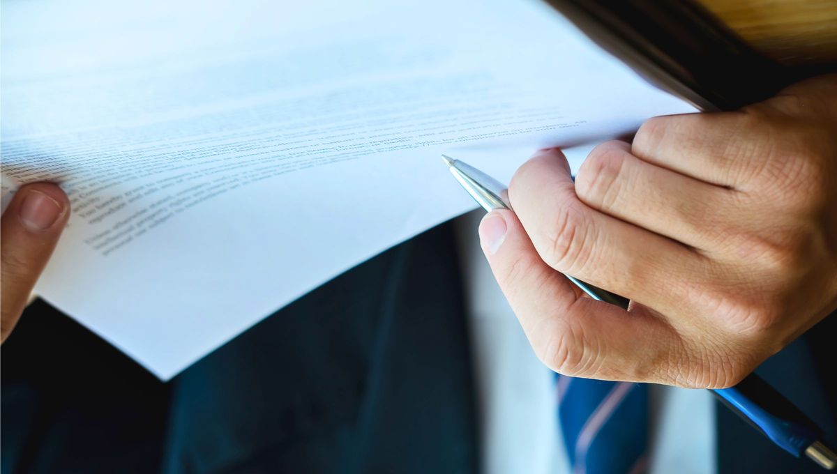 Qué significa cuando una persona hace su firma en el margen izquierdo ...