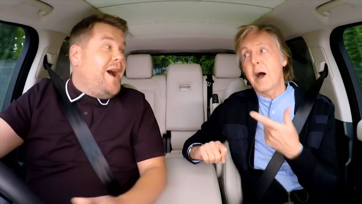 ¡El nuevo Carpool Karaoke navideño de James Corden tiene invitados de lujo!