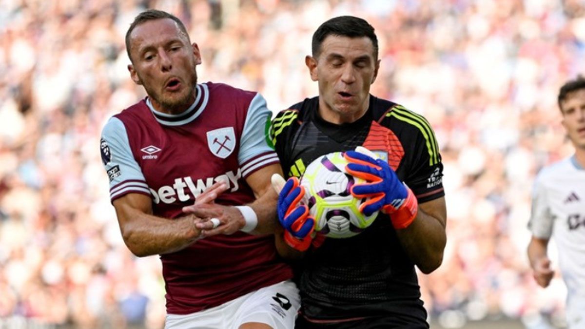 Dibu Martínez tuvo un estreno más que positivo con el Aston Villa en la Premier League