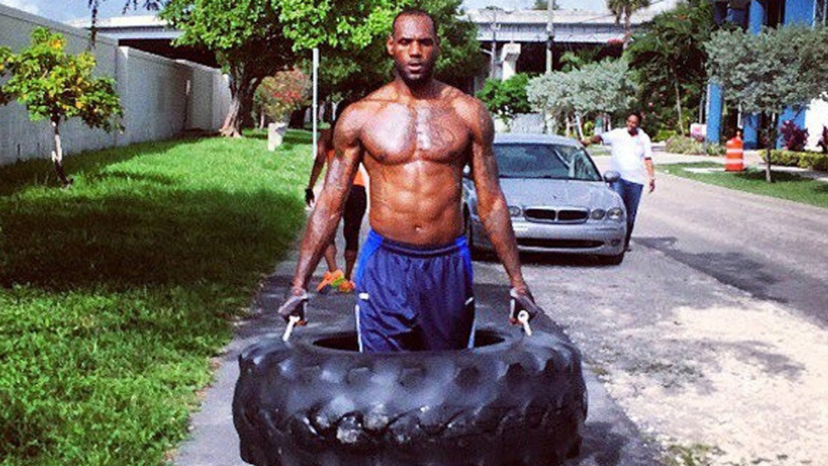 El riguroso entrenamiento de LeBron para que no se noten los 40: trucos ...